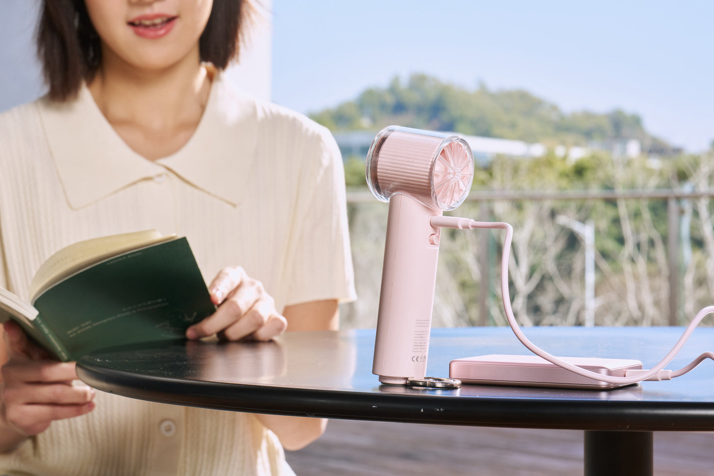 TORRAS Unveils COOLiFY iva: Compact, High-Speed Cooling Handheld Fan